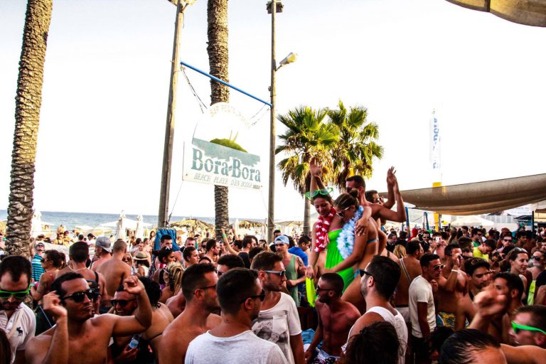 The 10 Best Beach Clubs in Spain, From Amazing Sunsets to Molecular ...